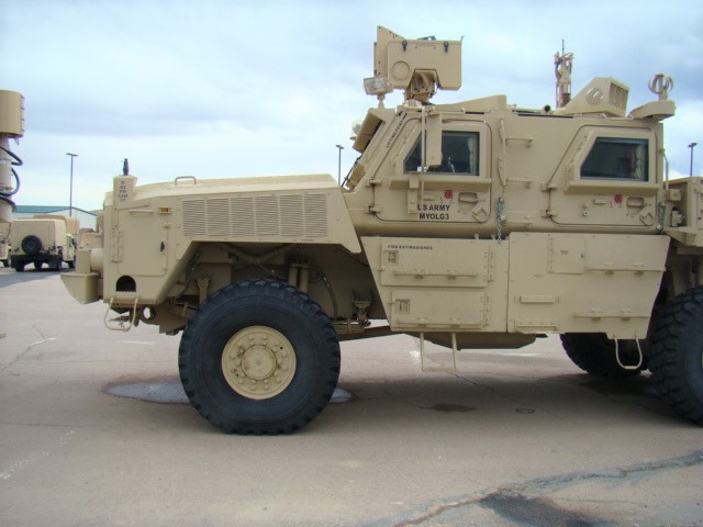 WarWheels.Net- M1239 RG-33L Special Operations Command (SOCOM) Armored Utility Vehicle (AUV) photos